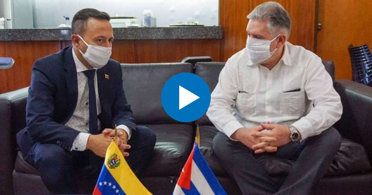 Ministro cubano Alejandro Gil viaja por trabajo a Venezuela