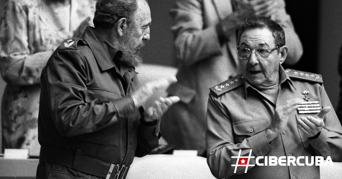 Fidel Castro y Raúl Castro - CiberCuba