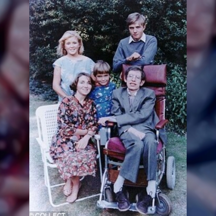 Stephen Hawking Y Sus Hijos En 2024