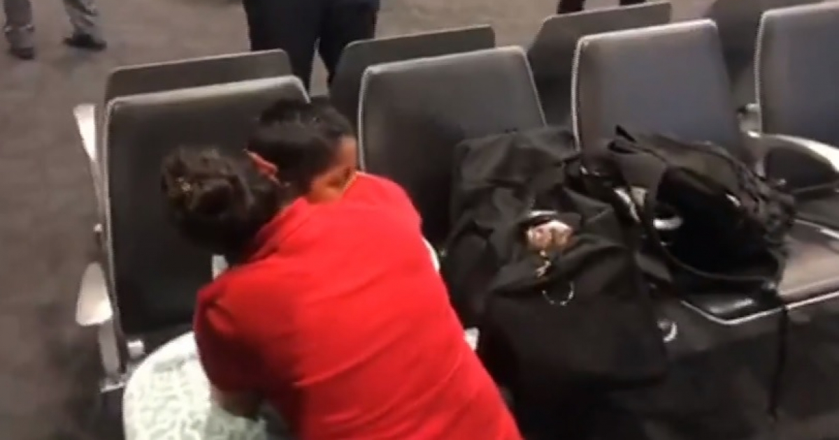 Madre Guatemalteca Se Reencuentra Con Su Hijo Después Haber Sido Separados En La Frontera